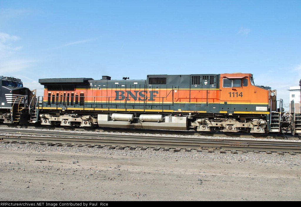BNSF 1114